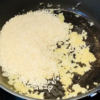 Pilaf turcesc cu pui și năut, sevit cu ayran și ardei iute | Chef ...