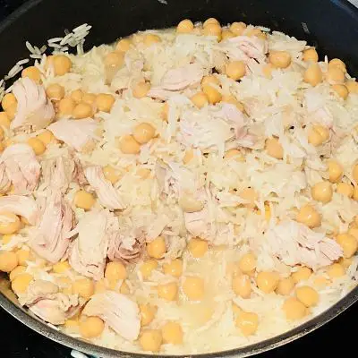 Pilaf turcesc cu pui și năut, sevit cu ayran și ardei iute | Chef ...