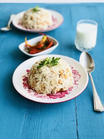 Pilaf turcesc cu pui și năut, sevit cu ayran și ardei iute | Chef ...