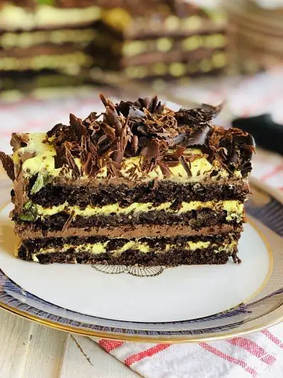 Prăjitură After Eight, cu ciocolată și cremă de mentă | Chef Nicolaie ...