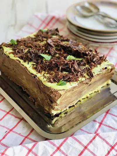 Prăjitură After Eight, cu ciocolată și cremă de mentă | Chef Nicolaie ...