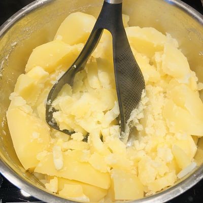 Piure de cartofi fin, cremos și aerat - Cum să face corect piureul de ...