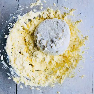 Cremă de brânză Liptauer - Rețetă ușoară și rapidă, gata în numai 10 ...