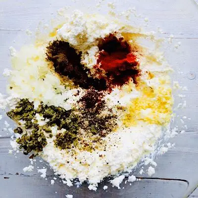 Cremă de brânză Liptauer - Rețetă ușoară și rapidă, gata în numai 10 ...