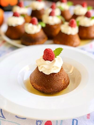 Babas au rhum - Rom Baba - Prăjitură Baba însiropată cu rom | Chef ...