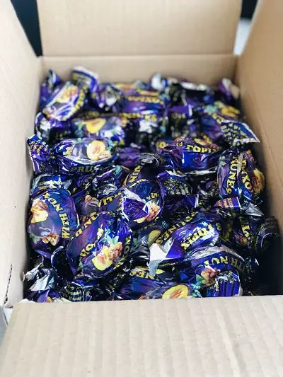 Prune umplute cu nuci, glasate în ciocolată neagră - Rețetă de post ...