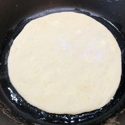 Turte pe tigaie cu mălai, urdă și ceapă verde | Chef Nicolaie Tomescu