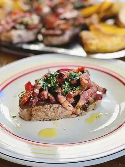Ceafă țigănească cu bacon și usturoi | Chef Nicolaie Tomescu